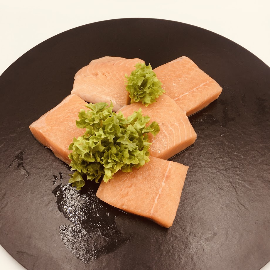 Zalmmoten. – Slagerij Van de Veen